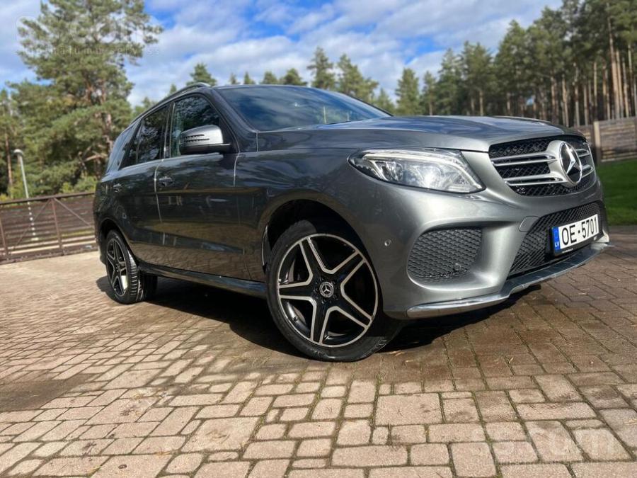 Серый Мерседес ГЛE 350 2017 в Рига, объемом двигателя 3.00 л и пробегом 156 тыс. км за 26000 €, фото 4 на AUTOMOTO.COM.LV