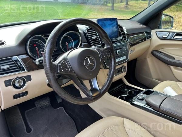 Mercedes-Benz GLE 350 2017 RÄ«ga vietnÄ PelÄks Mercedes-Benz GLE 350 2017 RÄ«ga, ar dzinÄja tilpumu 3.00 L un nobraukumu 156 tÅ«kst. km par 26000 ā¬, foto 7 vietnÄ AUTOMOTO.COM.LV
