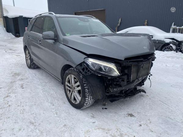 Pelēks Mercedes-Benz GLE 350 2018 Kauņa, ar dzinēja tilpumu 3.00 L un nobraukumu 99 tūkst. km par 13000 €, foto 1 vietnē AUTOMOTO.COM.LV
