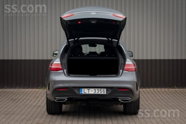 Grey Mercedes-Benz GLE 350 2018 in Tukums, with an engine capacity of 3.00 L and mileage of 158 thousand km for 28500 €, photo 6 on AUTOMOTO.COM.LV