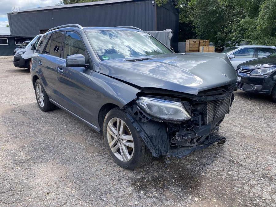 Pelēks Mercedes-Benz GLE 350 2018 Kauņa, ar dzinēja tilpumu 3.00 L un nobraukumu 99 tūkst. km par 12500 €, foto 1 vietnē AUTOMOTO.COM.LV