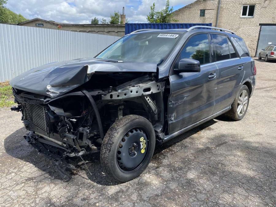 Pelēks Mercedes-Benz GLE 350 2018 Kauņa, ar dzinēja tilpumu 3.00 L un nobraukumu 99 tūkst. km par 12500 €, foto 3 vietnē AUTOMOTO.COM.LV
