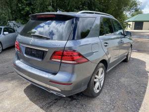 Pelēks Mercedes-Benz GLE 350 2018 Kauņa, ar dzinēja tilpumu 3.00 L un nobraukumu 99 tūkst. km par 12500 €, foto 4 vietnē AUTOMOTO.COM.LV