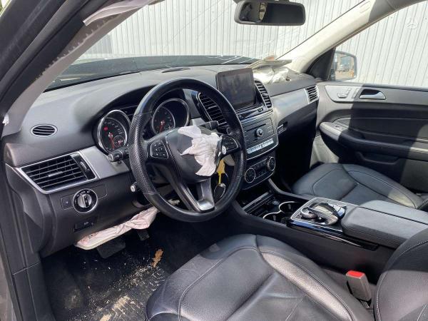 Pelēks Mercedes-Benz GLE 350 2018 Kauņa, ar dzinēja tilpumu 3.00 L un nobraukumu 99 tūkst. km par 12500 €, foto 6 vietnē AUTOMOTO.COM.LV