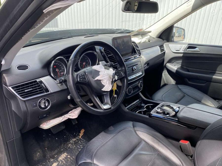 Pelēks Mercedes-Benz GLE 350 2018 Kauņa, ar dzinēja tilpumu 3.00 L un nobraukumu 99 tūkst. km par 12500 €, foto 7 vietnē AUTOMOTO.COM.LV