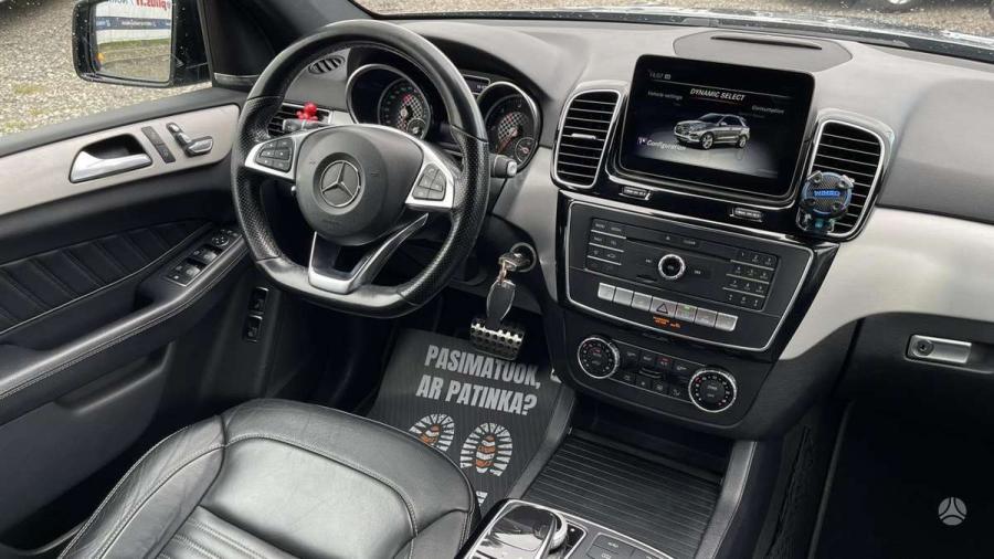 Grey Mercedes-Benz GLE 350 2018 in Marijampole, with an engine capacity of 2.99 L and mileage of 247 thousand km for 25990 €, photo 3 on AUTOMOTO.COM.LV