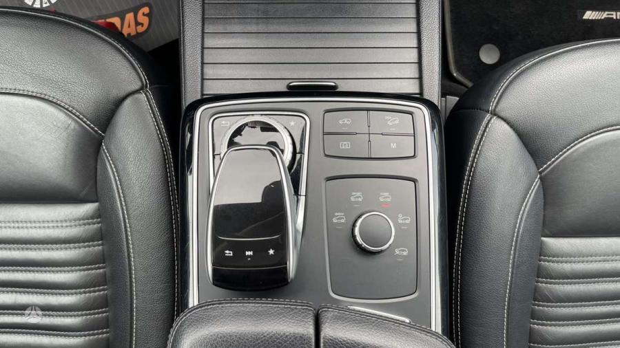 Grey Mercedes-Benz GLE 350 2018 in Marijampole, with an engine capacity of 2.99 L and mileage of 247 thousand km for 25990 €, photo 4 on AUTOMOTO.COM.LV