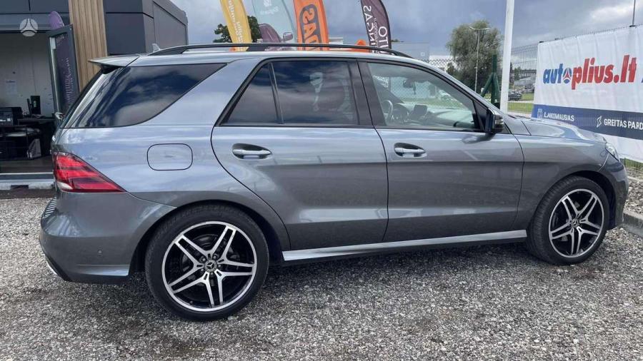 Grey Mercedes-Benz GLE 350 2018 in Marijampole, with an engine capacity of 2.99 L and mileage of 247 thousand km for 25990 €, photo 8 on AUTOMOTO.COM.LV