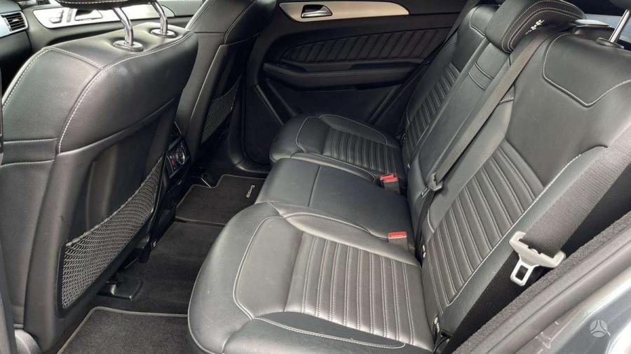 Grey Mercedes-Benz GLE 350 2018 in Marijampole, with an engine capacity of 2.99 L and mileage of 247 thousand km for 25990 €, photo 18 on AUTOMOTO.COM.LV