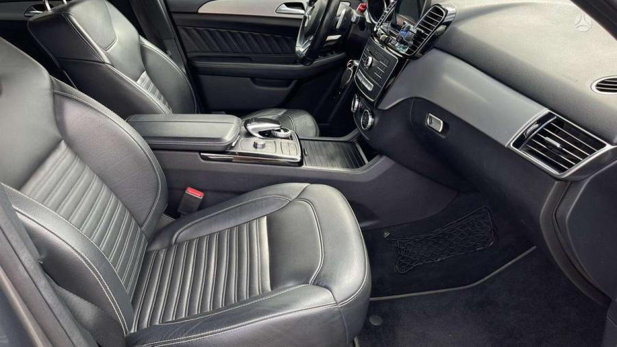 Grey Mercedes-Benz GLE 350 2018 in Marijampole, with an engine capacity of 2.99 L and mileage of 247 thousand km for 25990 €, photo 20 on AUTOMOTO.COM.LV