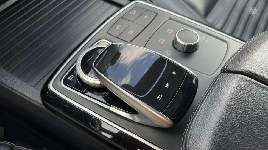 Grey Mercedes-Benz GLE 350 2018 in Marijampole, with an engine capacity of 2.99 L and mileage of 247 thousand km for 25990 €, photo 22 on AUTOMOTO.COM.LV