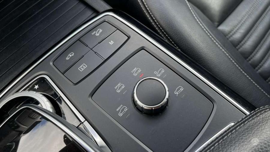 Grey Mercedes-Benz GLE 350 2018 in Marijampole, with an engine capacity of 2.99 L and mileage of 247 thousand km for 25990 €, photo 28 on AUTOMOTO.COM.LV
