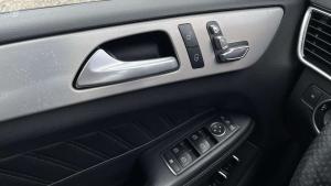 Grey Mercedes-Benz GLE 350 2018 in Marijampole, with an engine capacity of 2.99 L and mileage of 247 thousand km for 25990 €, photo 29 on AUTOMOTO.COM.LV