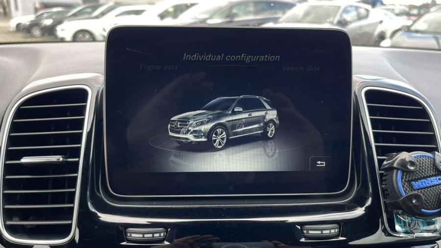 Grey Mercedes-Benz GLE 350 2018 in Marijampole, with an engine capacity of 2.99 L and mileage of 247 thousand km for 25990 €, photo 39 on AUTOMOTO.COM.LV