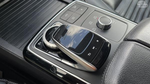 Grey Mercedes-Benz GLE 350 2018 in Marijampole, with an engine capacity of 3.00 L and mileage of 247 thousand km for 25990 €, photo 3 on AUTOMOTO.COM.LV