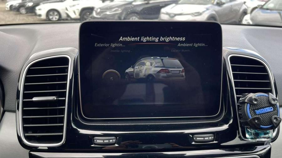 Grey Mercedes-Benz GLE 350 2018 in Marijampole, with an engine capacity of 2.99 L and mileage of 247 thousand km for 25250 €, photo 45 on AUTOMOTO.COM.LV