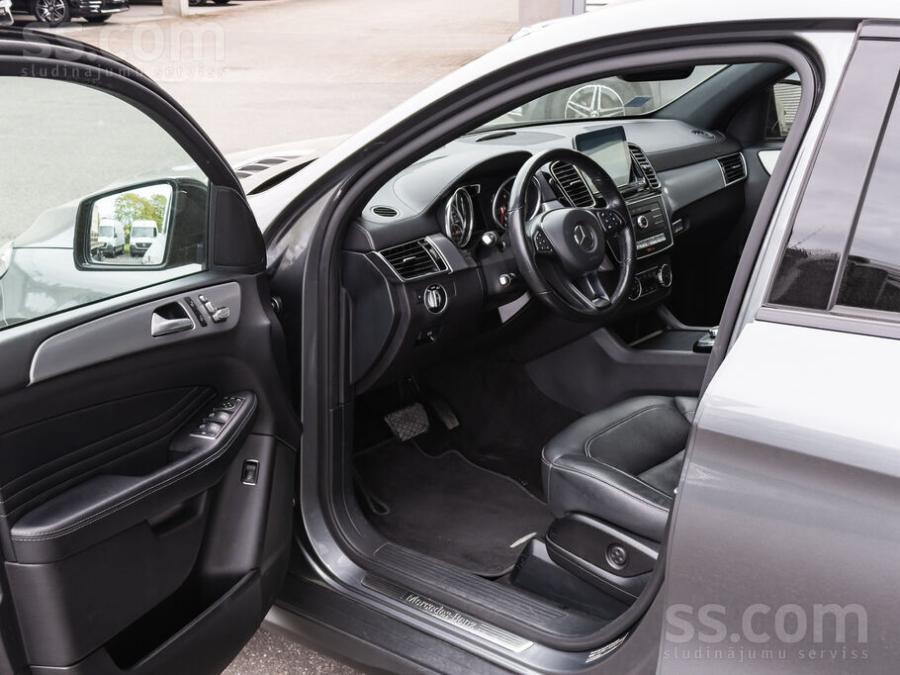 Pelēks Mercedes-Benz GLE 350 2019 Rīga, ar dzinēja tilpumu 3.00 L un nobraukumu 99 tūkst. km par 38900 €, foto 10 vietnē AUTOMOTO.COM.LV