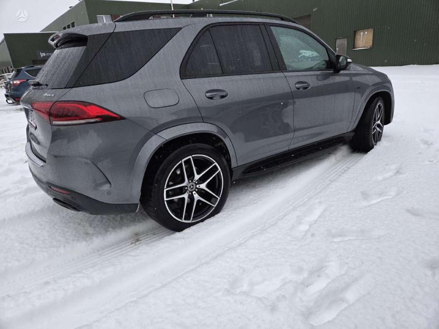 Pelēks Mercedes-Benz GLE 350 2021 Kauņa, ar dzinēja tilpumu 1.95 L un nobraukumu 81 tūkst. km par 42000 €, foto 1 vietnē AUTOMOTO.COM.LV