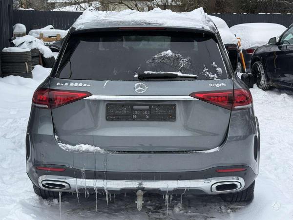 Grey Mercedes-Benz GLE 350 2021 in Riga, with an engine capacity of 2.00 L and mileage of 90 thousand km for 28900 €, photo 4 on AUTOMOTO.COM.LV