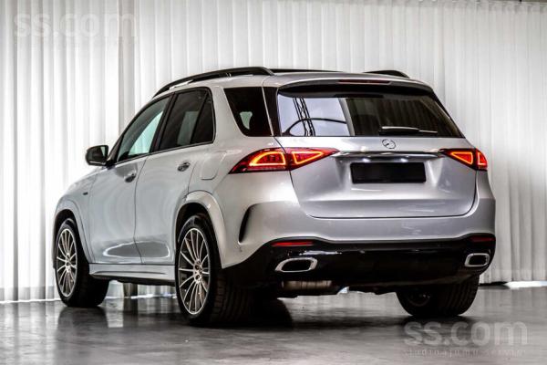 Pelēks Mercedes-Benz GLE 350 2021 Tukums, ar dzinēja tilpumu 2.00 L un nobraukumu 0 tūkst. km par 49990 €, foto 4 vietnē AUTOMOTO.COM.LV