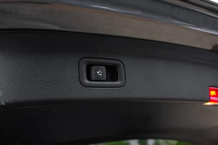 Pelēks Mercedes-Benz GLE 350 2021 Jelgava, ar dzinēja tilpumu 0.00 L un nobraukumu 179 tūkst. km par 46900 €, foto 33 vietnē AUTOMOTO.COM.LV