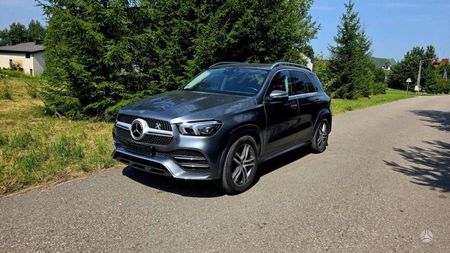 Grey Mercedes-Benz GLE 350 2022 in Vilnius, with an engine capacity of 1.95 L and mileage of 100 thousand km for 49650 €, photo 1 on AUTOMOTO.COM.LV