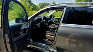 Grey Mercedes-Benz GLE 350 2022 in Vilnius, with an engine capacity of 1.95 L and mileage of 100 thousand km for 49650 €, photo 9 on AUTOMOTO.COM.LV