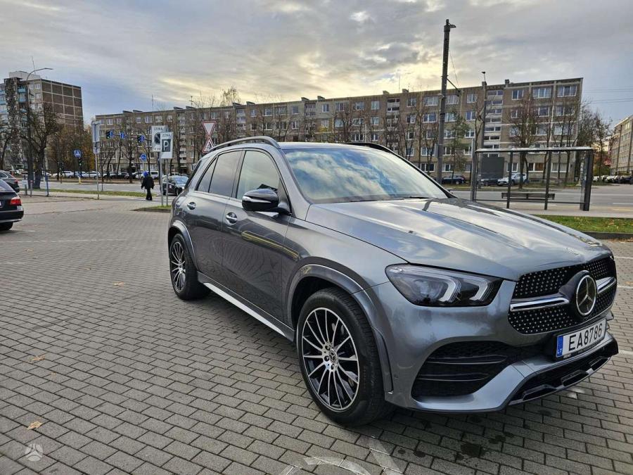 Серый Мерседес ГЛE 350 2022 в Каунас, объемом двигателя 1.99 л и пробегом 53 тыс. км за 54900 €, фото 4 на AUTOMOTO.COM.LV