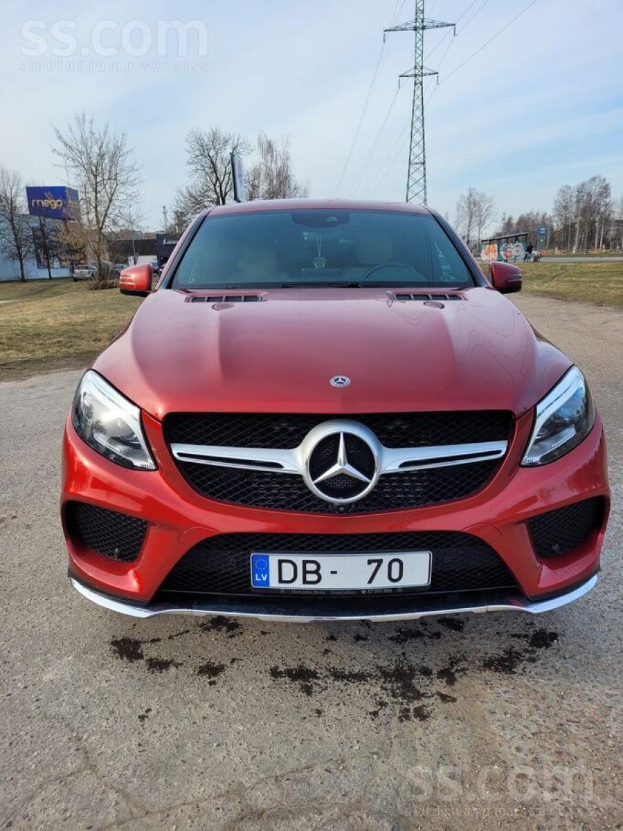 Красный Мерседес ГЛE 350 2018 в Рига, объемом двигателя 3.00 л и пробегом 79 тыс. км за 35000 €, фото 1 на AUTOMOTO.COM.LV