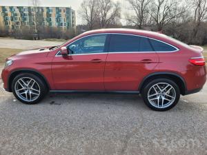 Красный Мерседес ГЛE 350 2018 в Рига, объемом двигателя 3.00 л и пробегом 79 тыс. км за 35000 €, фото 6 на AUTOMOTO.COM.LV
