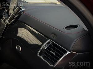 Red Mercedes-Benz GLE 350 2016 in Tukums, with an engine capacity of 3.00 L and mileage of 156 thousand km for 35990 €, photo 12 on AUTOMOTO.COM.LV