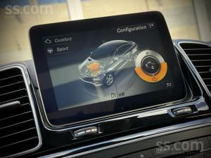 Red Mercedes-Benz GLE 350 2016 in Tukums, with an engine capacity of 3.00 L and mileage of 156 thousand km for 35990 €, photo 21 on AUTOMOTO.COM.LV