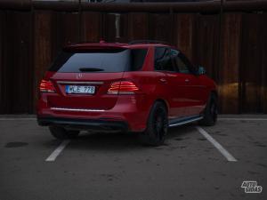 Красный Мерседес ГЛE 350 2016 в Каунас, объемом двигателя 3.50 л и пробегом 145 тыс. км за 23000 €, фото 5 на AUTOMOTO.COM.LV