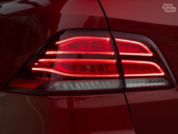 Mercedes-Benz GLE 350 2016 in Kaunas on AUTOMOTO.COM.LV Red Mercedes-Benz GLE 350 2016 in Kaunas, with an engine capacity of 3.50 L and mileage of 145 thousand km for 23000 €, photo 9 on AUTOMOTO.COM.LV