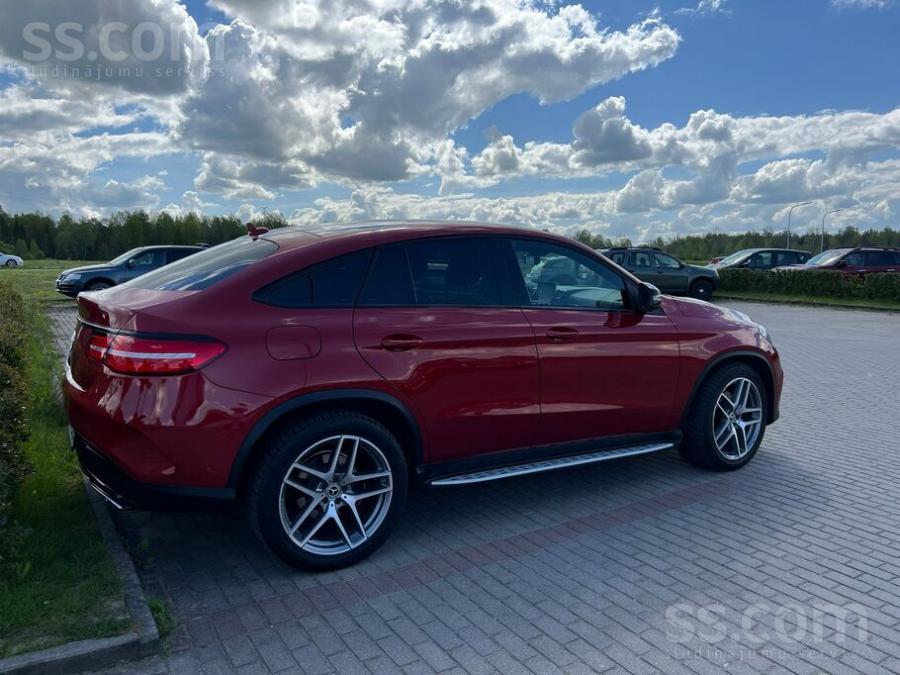 Red Mercedes-Benz GLE 350 2018 in Talsi, with an engine capacity of 3.00 L and mileage of 119 thousand km for 44970 €, photo 4 on AUTOMOTO.COM.LV