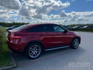 Red Mercedes-Benz GLE 350 2018 in Talsi, with an engine capacity of 3.00 L and mileage of 119 thousand km for 44970 €, photo 4 on AUTOMOTO.COM.LV