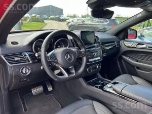 Red Mercedes-Benz GLE 350 2018 in Talsi, with an engine capacity of 3.00 L and mileage of 119 thousand km for 44970 €, photo 12 on AUTOMOTO.COM.LV