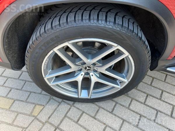 Red Mercedes-Benz GLE 350 2018 in Talsi, with an engine capacity of 3.00 L and mileage of 131 thousand km for 47970 €, photo 10 on AUTOMOTO.COM.LV