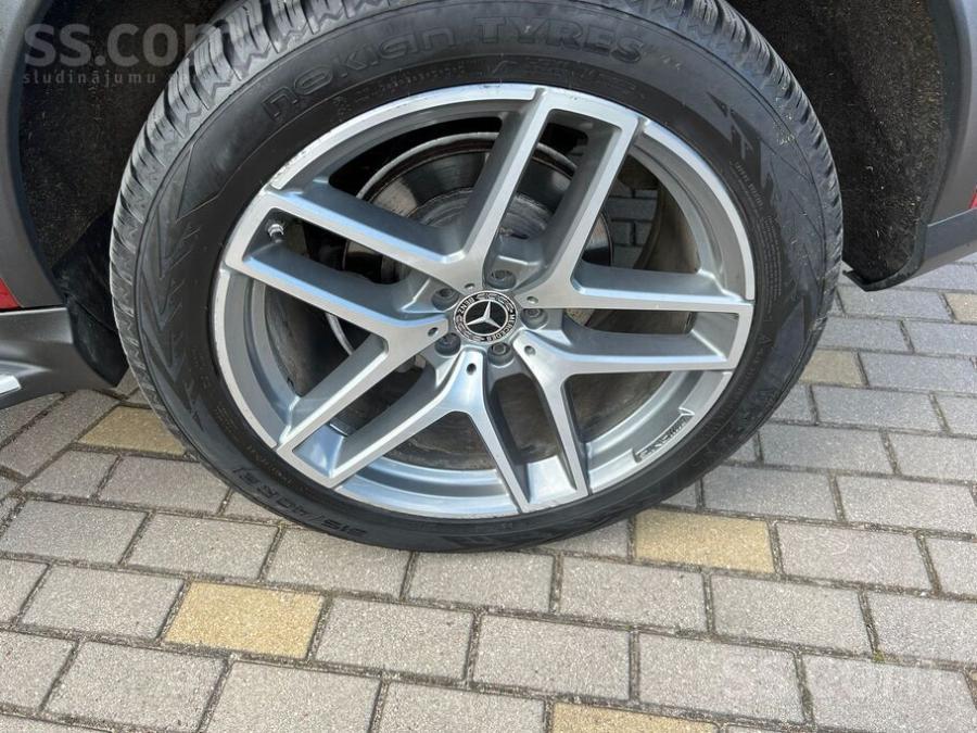 Red Mercedes-Benz GLE 350 2018 in Talsi, with an engine capacity of 3.00 L and mileage of 131 thousand km for 47970 €, photo 12 on AUTOMOTO.COM.LV