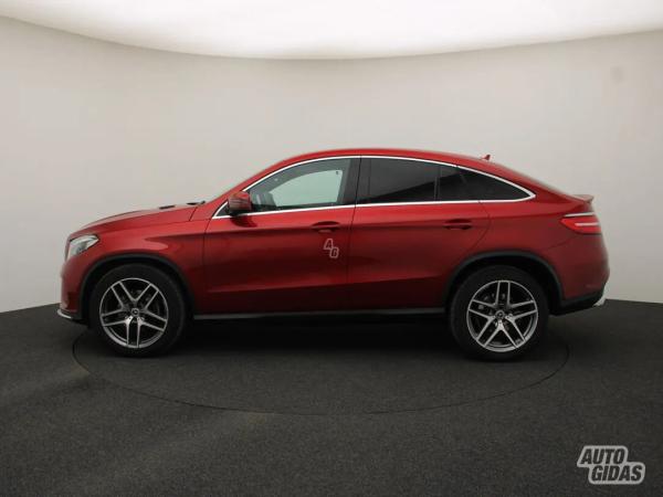 Red Mercedes-Benz GLE 350 2018 in Vilnius, with an engine capacity of 3.00 L and mileage of 81 thousand km for 35999 €, photo 6 on AUTOMOTO.COM.LV