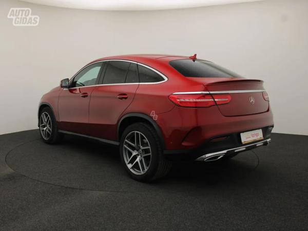 Red Mercedes-Benz GLE 350 2018 in Vilnius, with an engine capacity of 3.00 L and mileage of 81 thousand km for 35999 €, photo 7 on AUTOMOTO.COM.LV