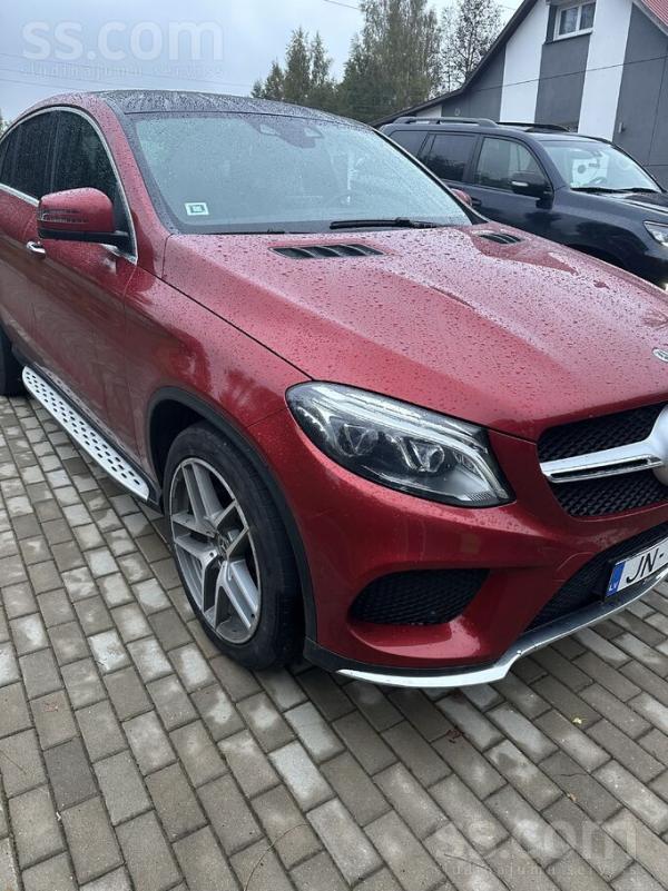 Red Mercedes-Benz GLE 350 2018 in Rezekne, with an engine capacity of 3.00 L and mileage of 79 thousand km for 40900 €, photo 10 on AUTOMOTO.COM.LV