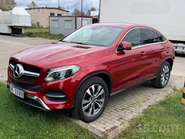 Red Mercedes-Benz GLE 350 2019 in Liepaja, with an engine capacity of 3.00 L and mileage of 95 thousand km for 45000 €, photo 2 on AUTOMOTO.COM.LV