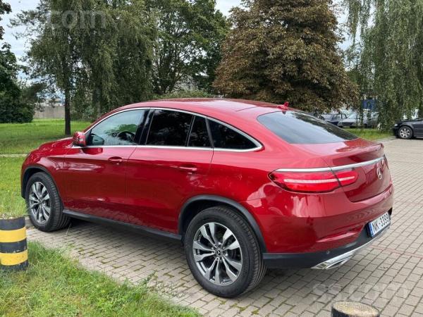 Red Mercedes-Benz GLE 350 2019 in Liepaja, with an engine capacity of 3.00 L and mileage of 95 thousand km for 45000 €, photo 3 on AUTOMOTO.COM.LV