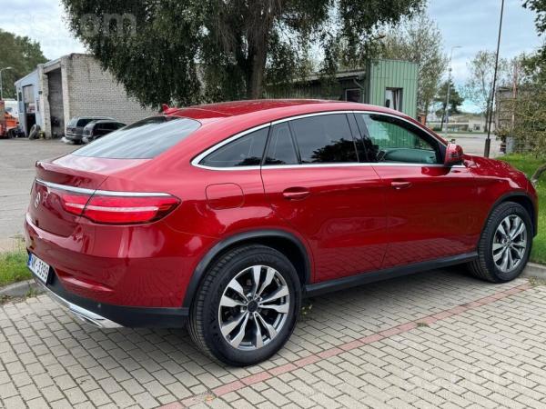 Red Mercedes-Benz GLE 350 2019 in Liepaja, with an engine capacity of 3.00 L and mileage of 95 thousand km for 45000 €, photo 4 on AUTOMOTO.COM.LV