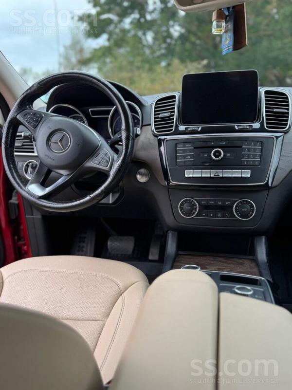Red Mercedes-Benz GLE 350 2019 in Liepaja, with an engine capacity of 3.00 L and mileage of 95 thousand km for 45000 €, photo 9 on AUTOMOTO.COM.LV