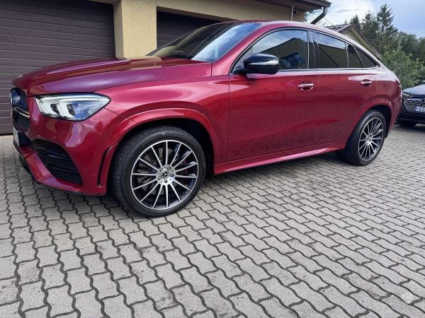 Red Mercedes-Benz GLE 350 2020 in Pasvalys, with an engine capacity of 2.93 L and mileage of 80 thousand km for 61000 €, photo 3 on AUTOMOTO.COM.LV