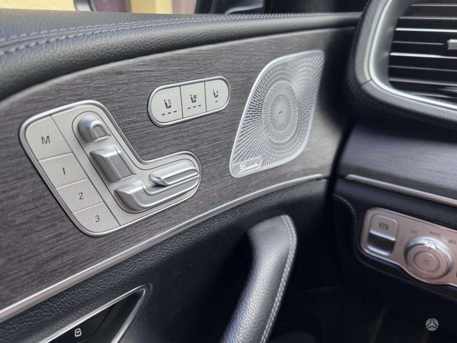 Red Mercedes-Benz GLE 350 2020 in Pasvalys, with an engine capacity of 2.93 L and mileage of 80 thousand km for 61000 €, photo 11 on AUTOMOTO.COM.LV