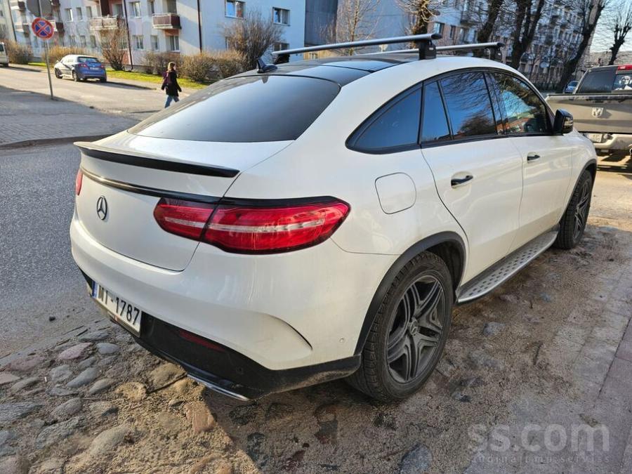White Mercedes-Benz GLE 350 2015 in Liepaja, with an engine capacity of 3.00 L and mileage of 180 thousand km for 28000 €, photo 3 on AUTOMOTO.COM.LV