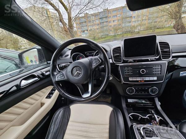 White Mercedes-Benz GLE 350 2015 in Liepaja, with an engine capacity of 3.00 L and mileage of 180 thousand km for 28000 €, photo 6 on AUTOMOTO.COM.LV